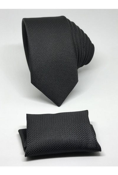 Kravat Gezegeni Siyah Renk Slim Fit Oxford Kuş Gözü Desen Mendilli Kravat Kravat Gezegeni Siyah Renk Slim Fit Oxford Kuş Gözü Desen Mendilli Kravat