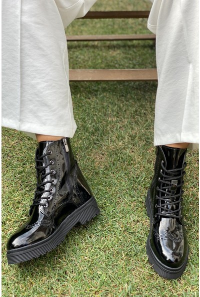 İnan Ayakkabı Bayan Üzerine Lazer Işlemeli Iç Yandan Fermuarlı Bot İnan Ayakkabı Bayan Üzerine Lazer Işlemeli Iç Yandan Fermuarlı Bot