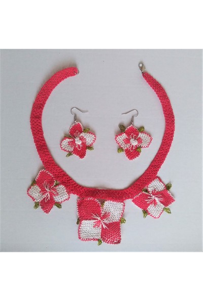 EnviPet Hercai Çiçeği Desenli Iğne Oyası Kolye-Küpe Seti EnviPet Hercai Çiçeği Desenli Iğne Oyası Kolye-Küpe Seti