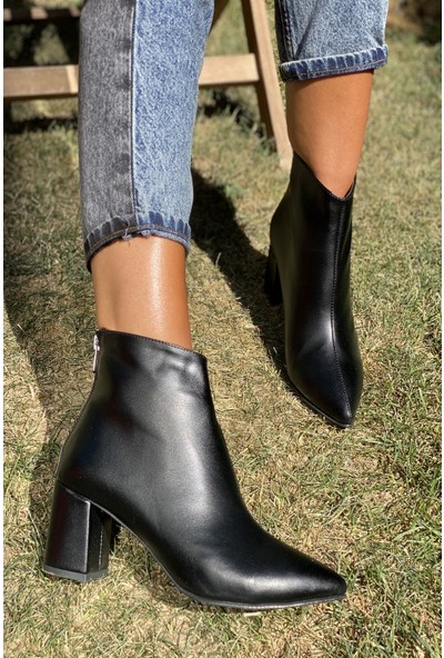 Kadın Sivri Burun Ortadan Dikiş Detaylı 6 cm Topuklu Bot