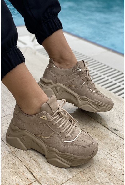 İnan Ayakkabı Kadın Ön Kısım Delik Kenardan Ince Şerit Detaylı Sneaker İnan Ayakkabı Kadın Ön Kısım Delik Kenardan Ince Şerit Detaylı Sneaker