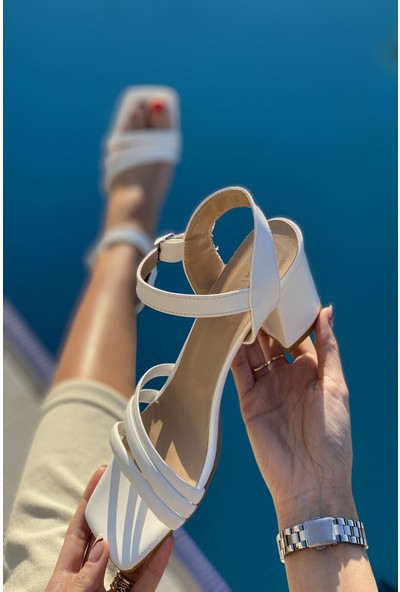 İnan Ayakkabı Bayan Üç Bant ve Bilekten Kemer Detaylı Topuklu Ayakkabı İnan Ayakkabı Bayan Üç Bant ve Bilekten Kemer Detaylı Topuklu Ayakkabı