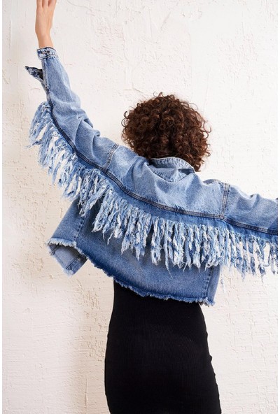 Efstyle Kadın Arkası Püsküllü Crop Kot Ceket Efstyle Kadın Arkası Püsküllü Crop Kot Ceket