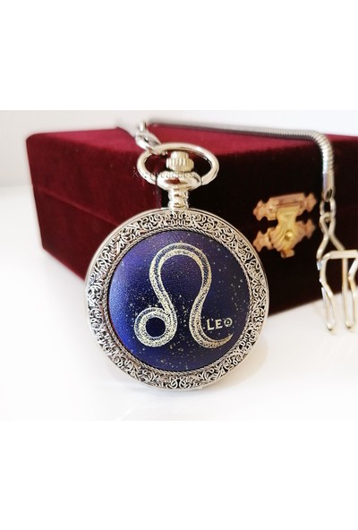 Denacci Aslan Burcu Kapaklı Krom Kişiye Özel Köstekli Cep Saati Özel Kutusunda 823C Denacci Aslan Burcu Kapaklı Krom Kişiye Özel Köstekli Cep Saati Özel Kutusunda 823C