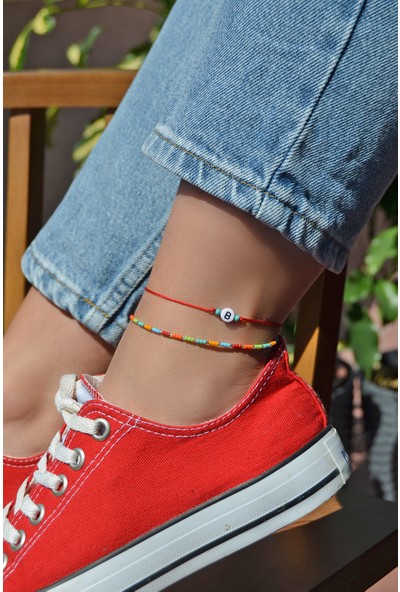 Sacce Scarves&Accessories Renkli Halhal ve Kırmızı İpli B Harf Halhal Sacce Scarves&Accessories Renkli Halhal ve Kırmızı İpli B Harf Halhal