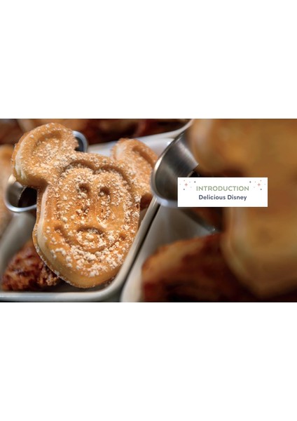 The Official Disney Parks Cookbook: 101 Magical Recipes From Kitabı