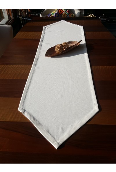 ZeyHome Düz Krem Rengi Kadife Üçgen Runner 130X40 ZeyHome Düz Krem Rengi Kadife Üçgen Runner 130X40