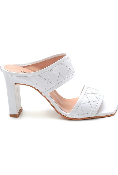 Derimod Kadın Deri Kapione Detaylı Topuklu Terlik Derimod Kadın Deri Kapione Detaylı Topuklu Terlik