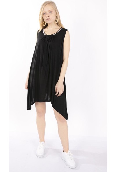 Mint.21 Yaka Boncuk Detaylı Siyah Tunik Elbise