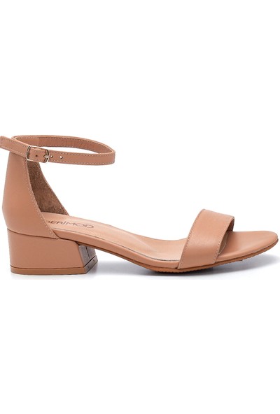 Kadın Kısa Topuklu Deri Sandalet Kadın Kısa Topuklu Deri Sandalet