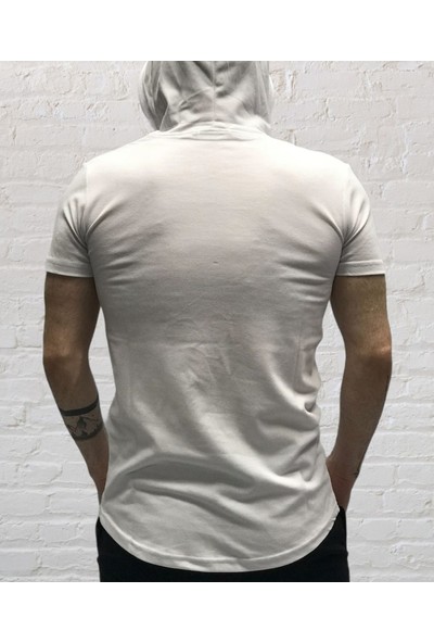 Insane Minds Kapüşonlu Yarım Fermuarlı Beyaz Pique T-Shirt Insane Minds Kapüşonlu Yarım Fermuarlı Beyaz Pique T-Shirt