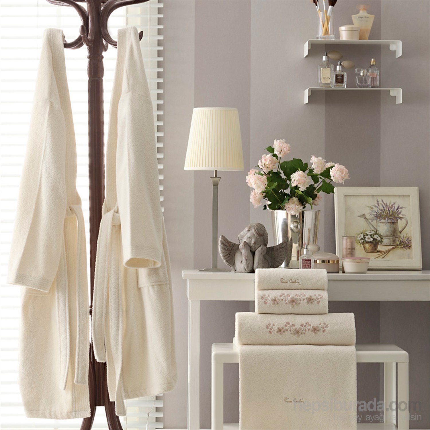 Pierre Cardin İsabella All Day Aile Bornoz Seti Fiyatı