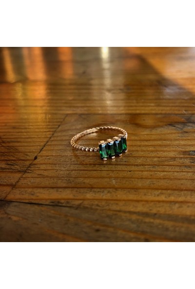 Çağdaş Kuyumculuk Dört Yeşil Bagetli Yüzük
