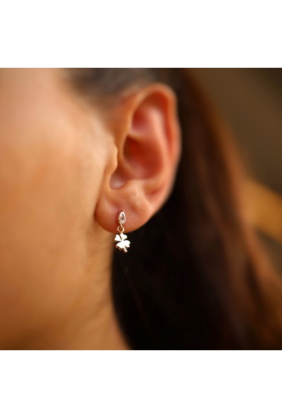 Çağdaş Kuyumculuk Damla Taşlı Yonca Küpe Çağdaş Kuyumculuk Damla Taşlı Yonca Küpe