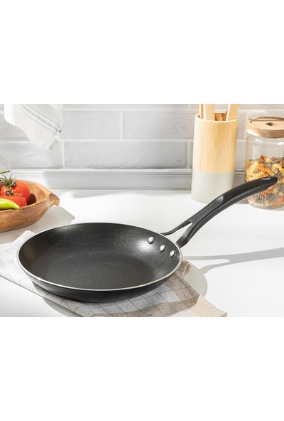 English Home Diamond Alüminyum Non-Stick Tava 24 cm Siyah