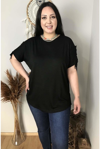 Tarzım Süper Kadın Büyük Beden Kısa Kollu Kol Kısmı Bağlamalı ve Boncuk Detaylı Siyah Tişört Tarzım Süper Kadın Büyük Beden Kısa Kollu Kol Kısmı Bağlamalı ve Boncuk Detaylı Siyah Tişört