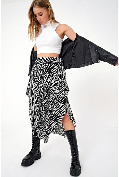 Pındık Butik Kadın Siyah Zebra Desenli Asimetrik Kesim Beli Bağlamalı Etek Pındık Butik Kadın Siyah Zebra Desenli Asimetrik Kesim Beli Bağlamalı Etek