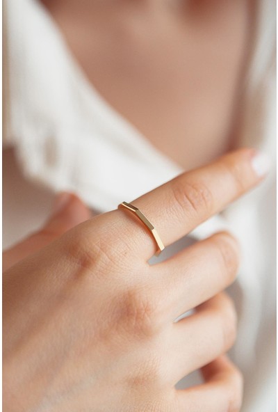 Semiz Kuyumculuk Köşeli Düz Parlak Altın Yüzük Semiz Kuyumculuk Köşeli Düz Parlak Altın Yüzük