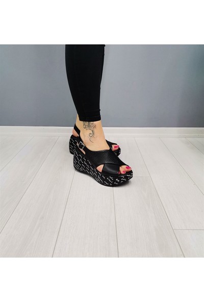 Cassido Shoes Hakiki Deri Anatomik Taban Dolgu Topuklu Rahat Giyim Yazılı Kadın Sandalet Cassido Shoes Hakiki Deri Anatomik Taban Dolgu Topuklu Rahat Giyim Yazılı Kadın Sandalet