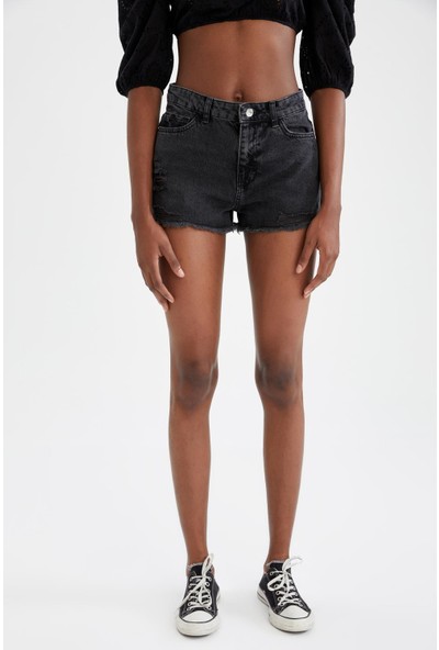 Defacto Paçası Yırtık Detaylı Mini Boyfriend Jean Şort U2955AZ21SM