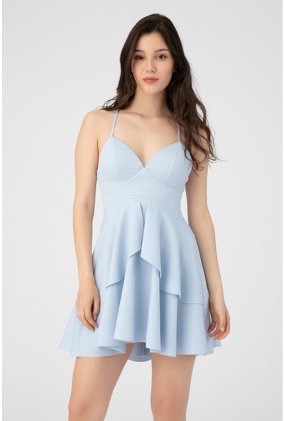 Berfuğ Kıran Göğüsü Açık Sırt Detaylı Mini Elbise