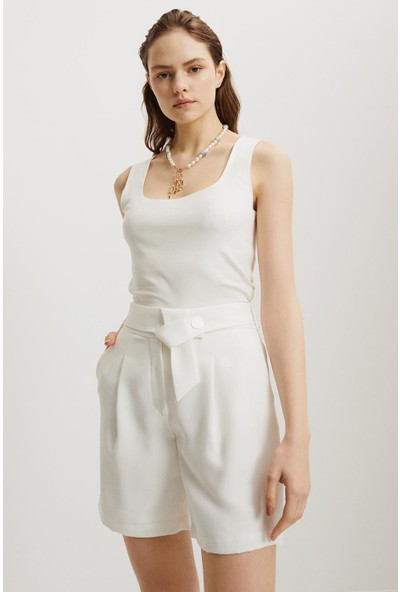 Kamılas Normal Kalıp Ekru Şort