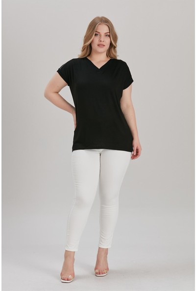 Mihramor Kadın Büyük Beden Omuzları Deri Detaylı , Yanı Yırtmaclı T-Shirt Siyah Mihramor Kadın Büyük Beden Omuzları Deri Detaylı , Yanı Yırtmaclı T-Shirt Siyah