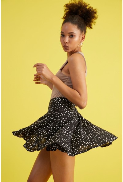 Z Giyim Kadın Siyah Çiçek Desenli Şortlu Etek Z Giyim Kadın Siyah Çiçek Desenli Şortlu Etek