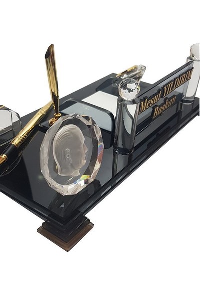 Mert Kristal Masaüstü Kalemli Isimlik - Ofis Makam Hediyesi Mert Kristal Masaüstü Kalemli Isimlik - Ofis Makam Hediyesi