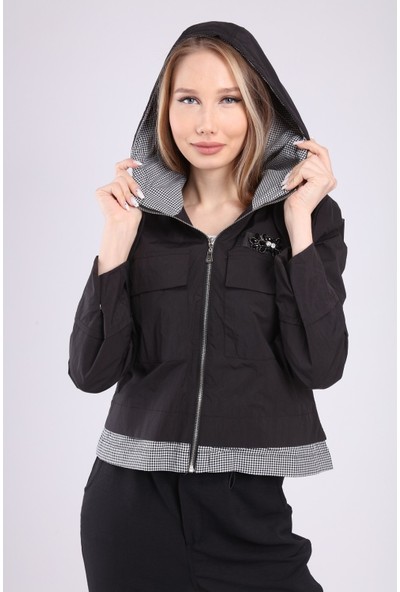 mibapazar Önünde Iki Büyük Cebi ve Sabit Broş Olan Kapşonlu Kısa Spor Trençkot mibapazar Önünde Iki Büyük Cebi ve Sabit Broş Olan Kapşonlu Kısa Spor Trençkot