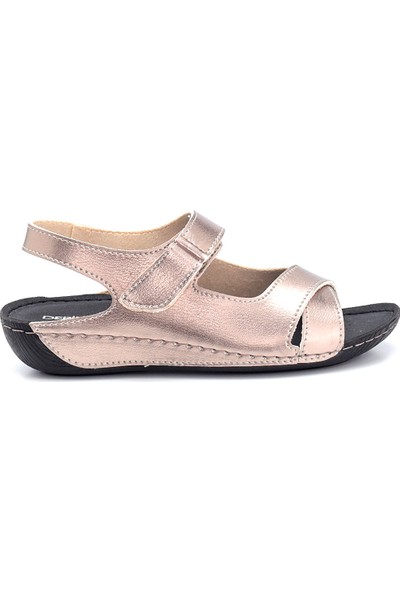 Derimod Kadın Dolgu Topuklu Casual Sandalet Derimod Kadın Dolgu Topuklu Casual Sandalet