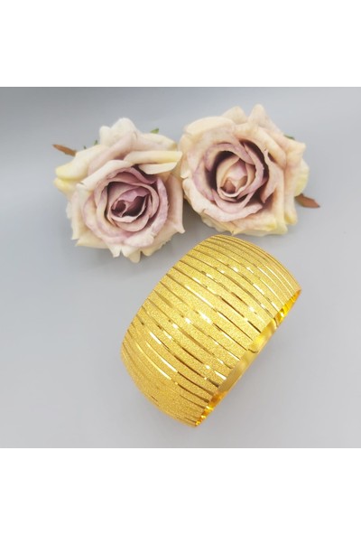 Zeygold Altın Kaplama 4 cm Çizgi Desen Bilezik Zeygold Altın Kaplama 4 cm Çizgi Desen Bilezik