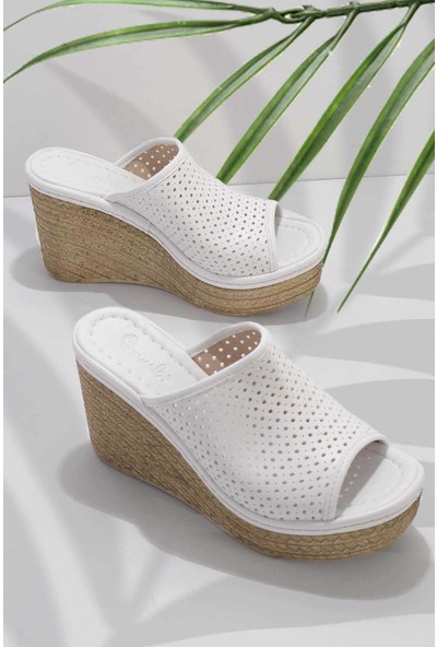 Bambi Beyaz Kadın Terlik K04936050709