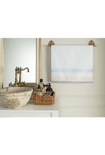Madame Coco Libre Jakarlı Yüz Havlusu - Beyaz - Gri - 50 x 70 cm. Madame Coco Libre Jakarlı Yüz Havlusu - Beyaz - Gri - 50 x 70 cm.