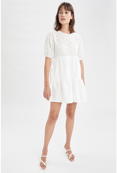 Defacto Brode Volan Detaylı Cepli Mini Elbise V0562AZ21SM Defacto Brode Volan Detaylı Cepli Mini Elbise V0562AZ21SM