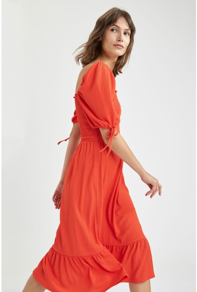 Defacto Kare Yaka Volanlı Kısa Kollu Midi Elbise V0102AZ21SM