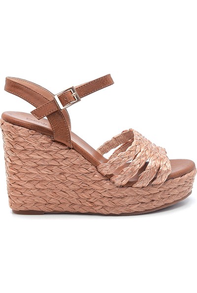 Kadın Dolgu Topuklu Hasır Sandalet Kadın Dolgu Topuklu Hasır Sandalet