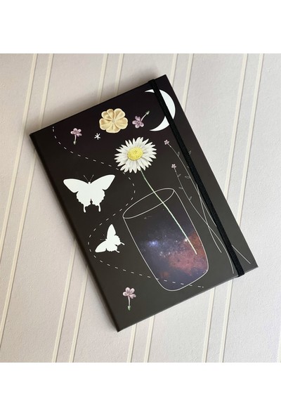 Lolla Box Papatya Kelebek Tasarım Lastikli Defter Lolla Box Papatya Kelebek Tasarım Lastikli Defter