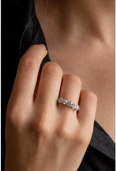 Semiz Kuyumculuk Yeni Beyaz Beştaş Altın Yüzük