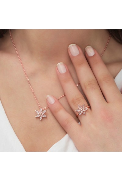 Ervanur Rose Altın Kaplama Taşlı Lotus Çiçeği Kadın Kolye Yüzük Set Ervanur Rose Altın Kaplama Taşlı Lotus Çiçeği Kadın Kolye Yüzük Set