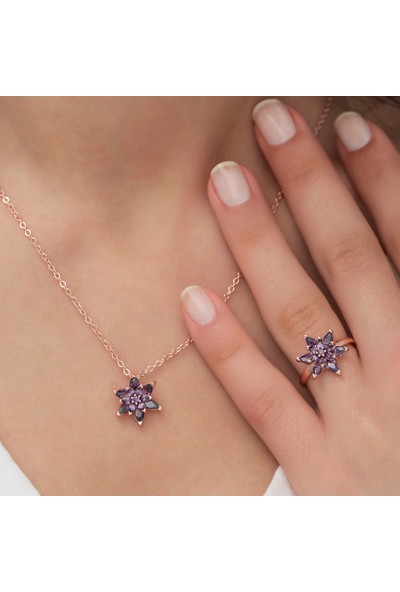 Ervanur Rose Altın Kaplama Taşlı Lotus Çiçeği Kadın Kolye Yüzük Set Ervanur Rose Altın Kaplama Taşlı Lotus Çiçeği Kadın Kolye Yüzük Set