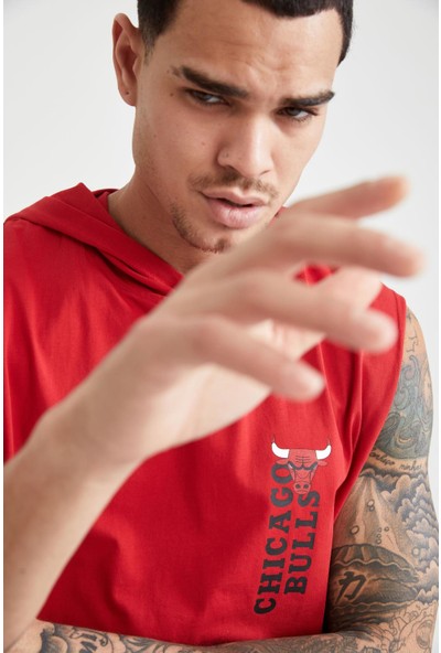DeFacto NBA Lisanslı Chicago Bulls Baskılı Oversize Fit Kapüşonlu Sırt Baskılı Kolsuz Tişört U5682AZ21HS DeFacto NBA Lisanslı Chicago Bulls Baskılı Oversize Fit Kapüşonlu Sırt Baskılı Kolsuz Tişört U5682AZ21HS