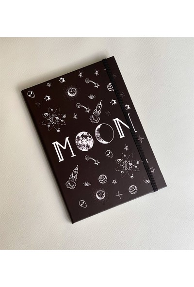 Lolla Box Moon Tasarımlı Lastikli Defter Lolla Box Moon Tasarımlı Lastikli Defter