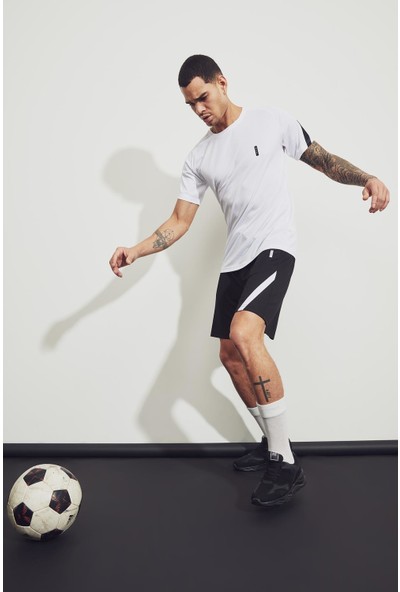 Defacto Slim Fit Şerit Detaylı Teknik Kumaşlı Spor Şort T8884AZ21SP Defacto Slim Fit Şerit Detaylı Teknik Kumaşlı Spor Şort T8884AZ21SP