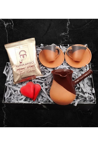 Vegagiftshop Toprak Çömlek El Yapımı Fincan Takımı & Toprak Cezve & Taze Türk Kahvesi & Kalp Çikolata Hediye Seti Vegagiftshop Toprak Çömlek El Yapımı Fincan Takımı & Toprak Cezve & Taze Türk Kahvesi & Kalp Çikolata Hediye Seti