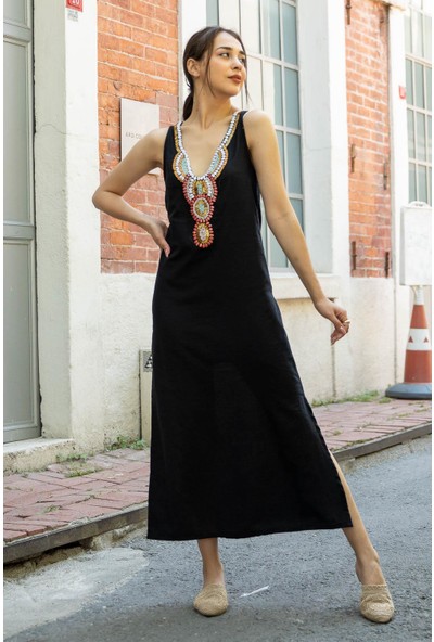 Lars Butik Kadın Siyah Boncuk Işlemeli Astarlı Kolsuz Uzun Yırtmaçlı Elbise