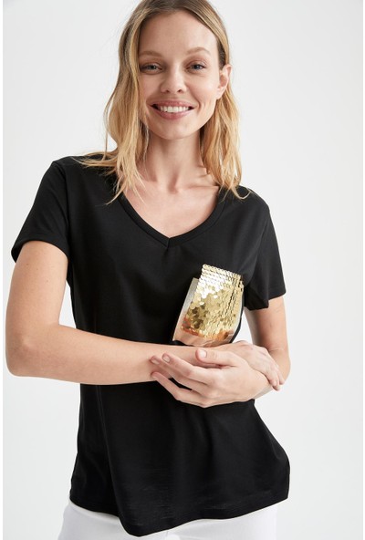 DeFacto Regular Fit V Yaka Payet Cep Detaylı Tişört V3217AZ21HS