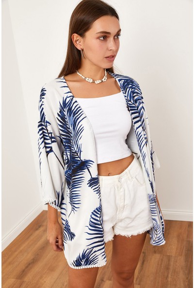 Hadise Yaprak Desenli Kimono Lacivert Hadise Yaprak Desenli Kimono Lacivert