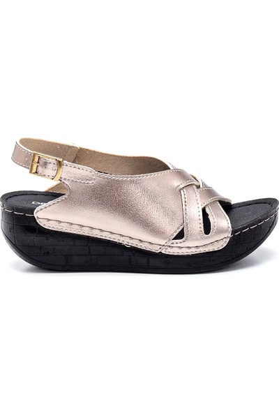 Derimod Kadın Casual Dolgu Topuk Sandalet