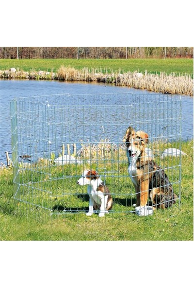 Yavru ve küçük köpek için açık hava oyun alanı Yavru ve küçük köpek için açık hava oyun alanı
